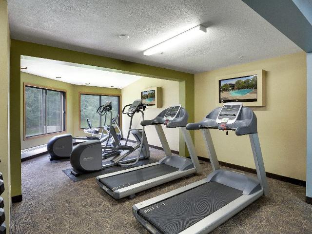 Cedars Lakeside 2 Bedroom Apartment for Rent at 2800 Rustic Pl, Roseville, MN 55117 Roseville