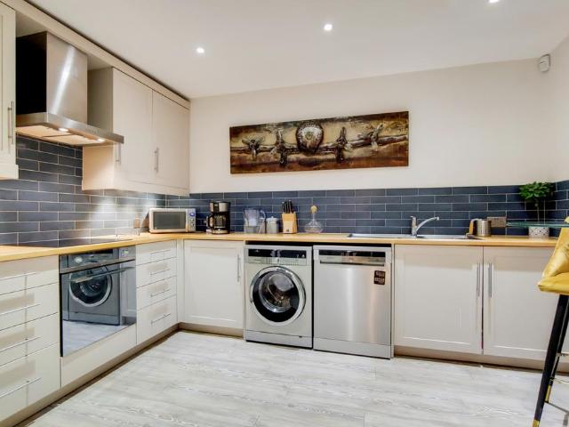 Cedars Road, London SW4 3 bed maisonette to rent £3,325 pcm £767 pw
