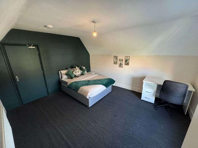 Cedars Road Room 2
