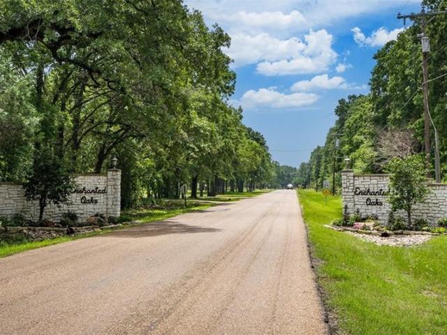 Cedarwood Dr, Enchanted Oaks, TX 75156