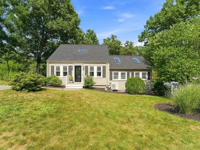 Cedarwood Rd, Stoughton, Home For Sale