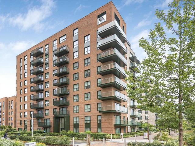 Cedrus Avenue, Southall UB1 2 bed flat to rent £2,400 pcm £554 pw