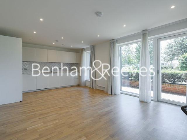 Cedrus Avenue, Southall UB1, 2 bed flat to rent, £2,100 pcm | PrimeLocation