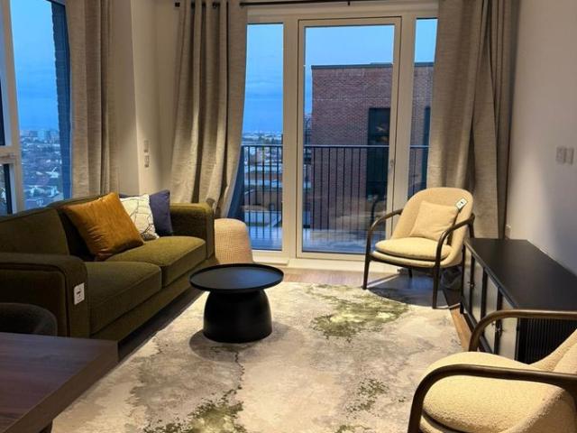 Cedrus Avenue, Southall UB1, 2 bed flat to rent, £2,100 pcm | PrimeLocation