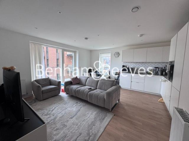 Cedrus Avenue, Southall UB1, 2 bed flat to rent, £2,200 pcm | PrimeLocation