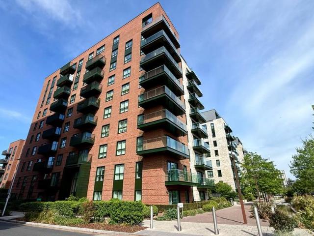 Cedrus Avenue, Southall 2 bed ground floor flat to rent £2,100 pcm £485 pw