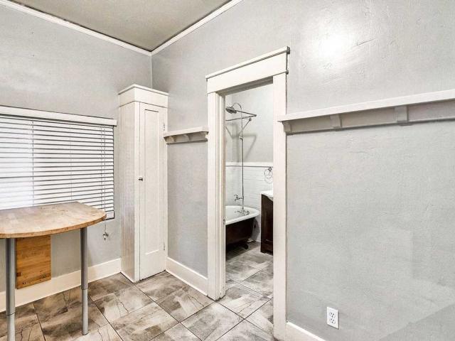 Celtic Arms | Modern Studio Apartments in Bankers Hill San Diego | Near Balboa Park & Downtown Studio Apartment for Rent at 2408 2nd Avenue, San Diego, CA 92101 Park West