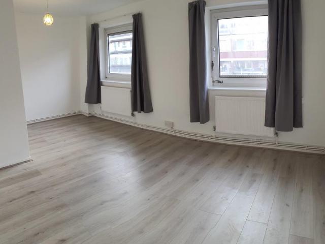 Celandine Close, London E14 1 bed flat to rent £1,695 pcm £391 pw