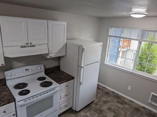 Celebration Park Apts 2 Bedroom Apartment for Rent at 230 S 80th St, Tacoma, WA 98408 South End