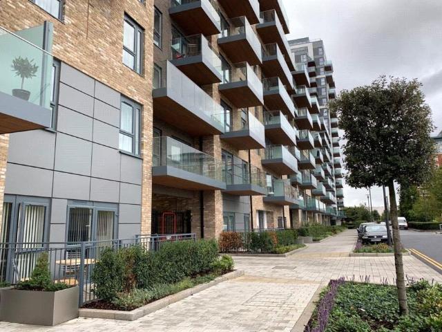 Celeste House 1 Caversham Road. 2 bed apartment to rent £2,300 pcm £531 pw