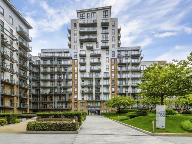 Ceram Court, 10 Seven Sea Gardens. 1 bed flat to rent £1,863 pcm £430 pw