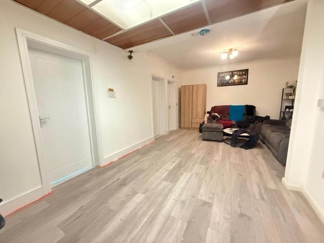 Cerne Close, Hayes 6 bed semi detached house to rent £3,500 pcm £808 pw