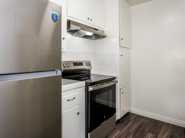 Cesar Manor 2 Bedroom Apartment for Rent at 821 S Osage Ave, Inglewood, CA 90301