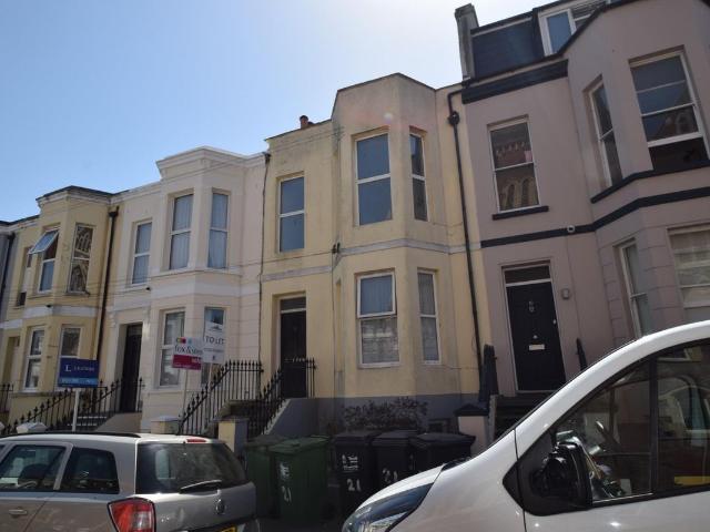 Ceylon Place, Eastbourne BN21, 2 bed flat to rent, £1,000 pcm | PrimeLocation