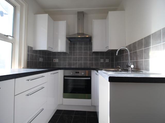 Ceylon Place, Eastbourne BN21, 2 bed flat to rent, £1,000 pcm | PrimeLocation