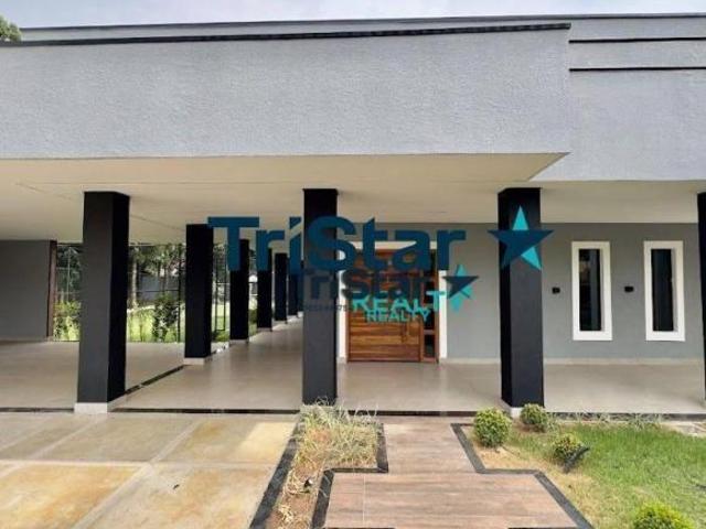 CH0031 BELÍSSIMA CHÁCARA RECÉM REFORMADA COM LAZER COMPLETO CONDOMINIO FECHADO AO LADO DO LAGO A