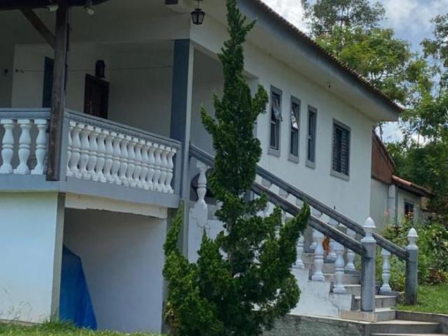 Ch.20.000M² Bela casa 3 dorm. plana