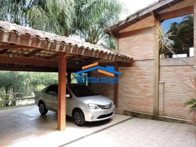 Chác Vale do Rio Cotia Muito espaço, em rua fechada e muito tranquila!