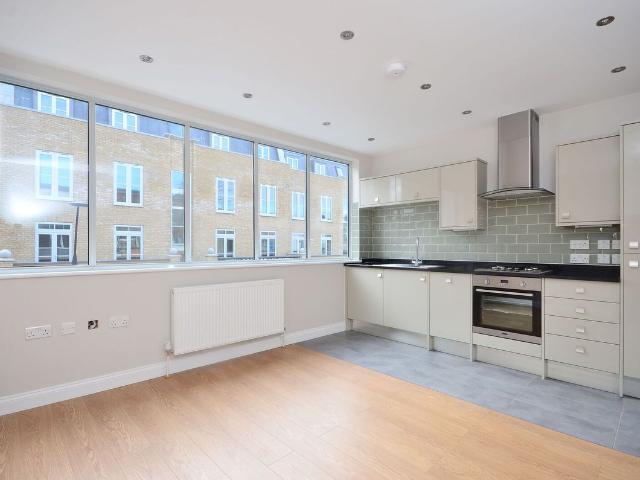 Choumert Road, Peckham, London SE15, 3 bed flat to rent, £2,900 pcm | PrimeLocation