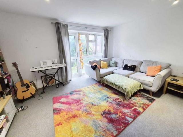 Chobham Road, London, E15 3 bed maisonette to rent £2,500 pcm £577 pw