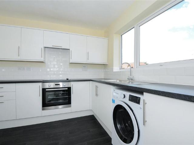 Chobham Road, Sunningdale, Berkshire. 3 bed duplex to rent £1,750 pcm £404 pw