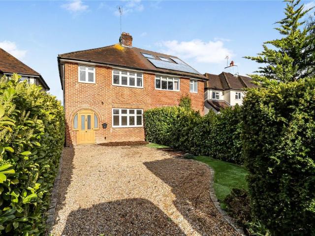 Chobham Road, Sunningdale, Berkshire. 3 bed semi detached house to rent £3,500 pcm £808 pw