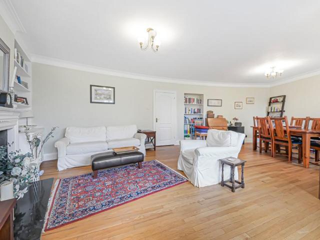 Cholmeley Lodge, Cholmeley Park. 3 bed flat to rent £4,750 pcm £1,096 pw