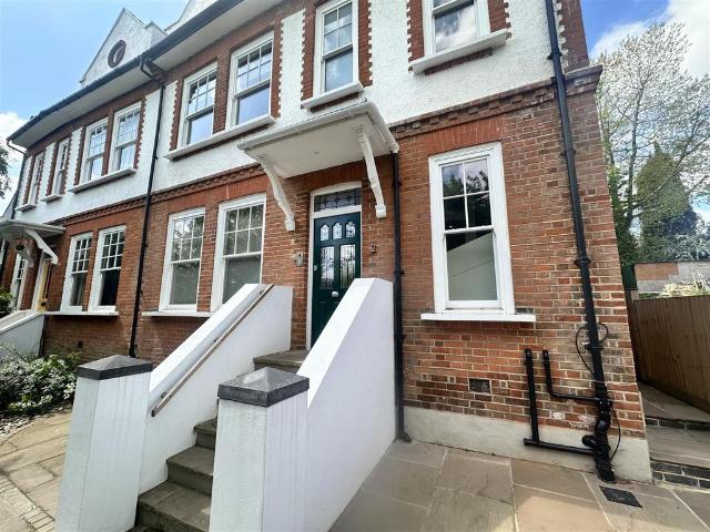 Cholmeley Park, Hornsey, London 2 bed flat to rent £2,900 pcm £669 pw