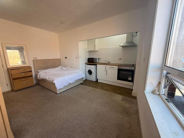 Chorley Old Road, Bolton BL1, 1 bed flat to rent, £650 pcm | PrimeLocation
