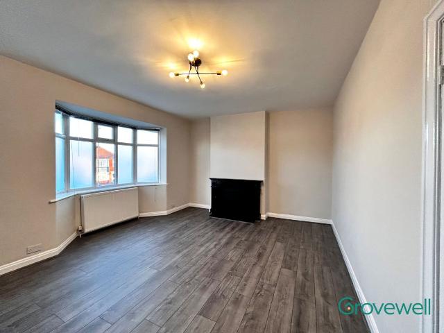 Chorley Old Road, Bolton BL1, 2 bed flat to rent, £825 pcm | PrimeLocation