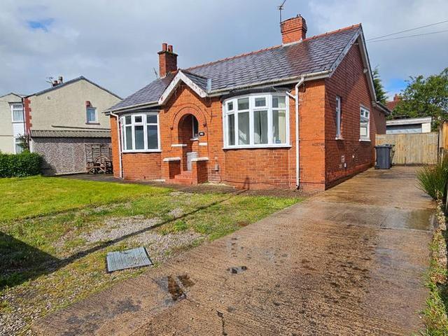 Chorley, Chorley PR7 4 bed detached bungalow to rent £1,195 pcm £276 pw