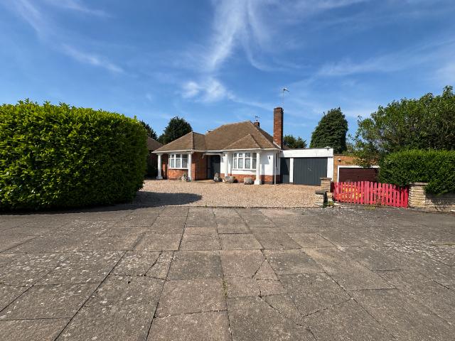 Chorley Wood Road, Leicester LE5, 3 bed detached bungalow to rent, £1,800 pcm | PrimeLocation