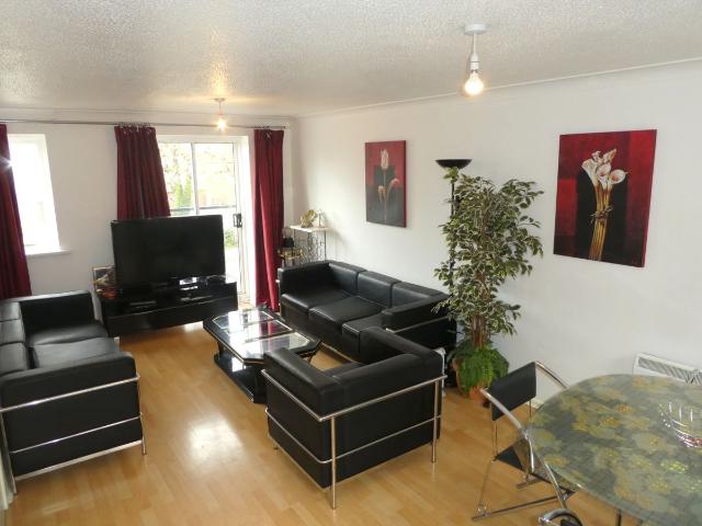 Chorlton Road, Hulme, Manchester M15, 3 bed flat to rent, £1,600 pcm | PrimeLocation