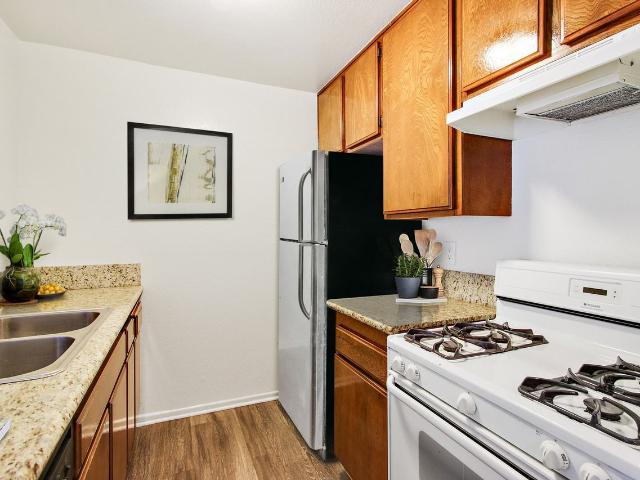 Chateau Oaks 2 Bedroom Apartment for Rent at 14248 Dickens St, Los Angeles, CA 91423 Sherman Oaks