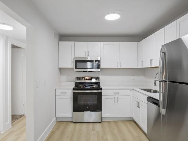 Chateau Apartments 1 Bedroom Apartment for Rent at 2000 24th Ave S, Nashville, TN 37212 Hillsboro West End