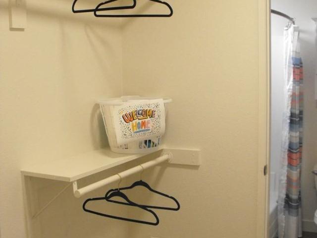 Chateau de Ville 1 Bedroom Apartment for Rent at 2020 West Alameda Avenue, Anaheim, CA 92801