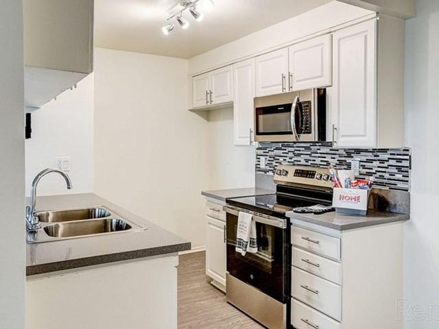 Chateau de Ville 2 Bedroom Apartment for Rent at 2020 W Alameda Ave, Anaheim, CA 92801