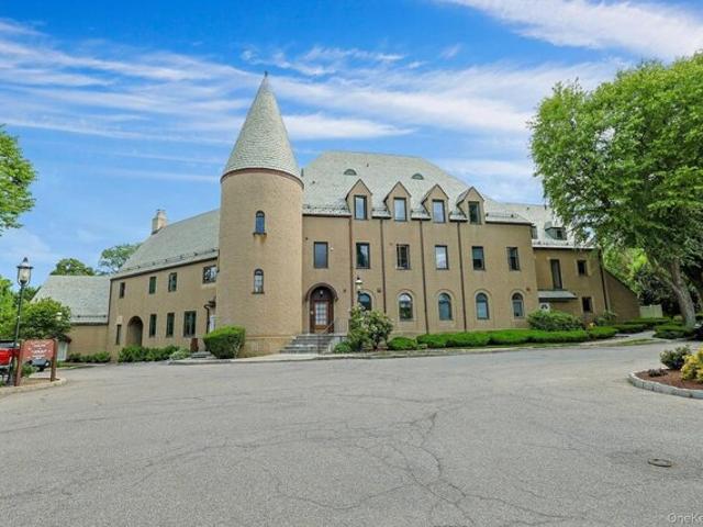Chateau Ln Apt,hawthorne, Condo For Sale
