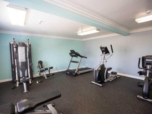 Chateau Regent Apartments 2 Bedroom Apartment for Rent at 6835 Laurel Canyon Blvd, Los Angeles, CA 91605 North Hollywood North East