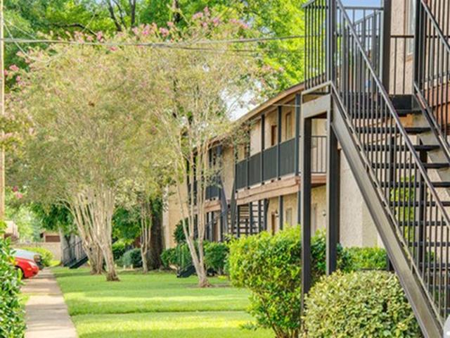 Chateau Royale Apartments 1 Bed 1 Bath B
