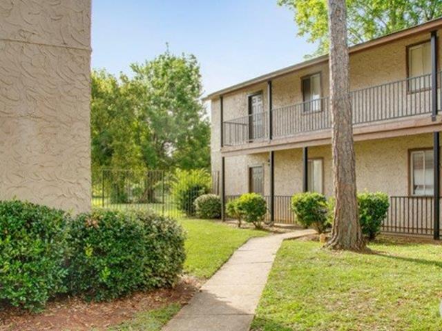 Chateau Royale Apartments 2 Bed 2 Bath