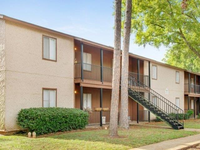 Chateau Royale Apartments 3 Bed 2 Bath