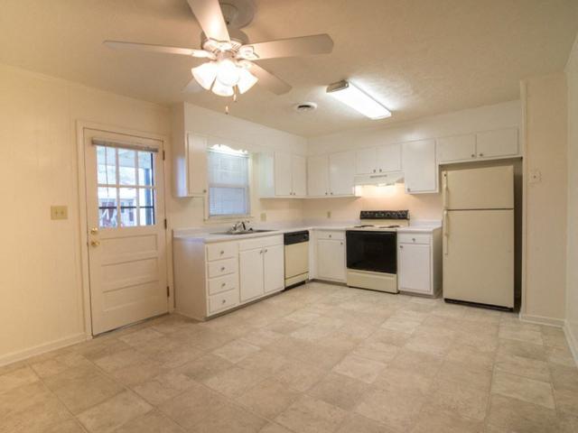 Chateau Terrace 3 Bedroom Apartment for Rent at 1201 Columbus Cir Ste A, Wilmington, NC 28403