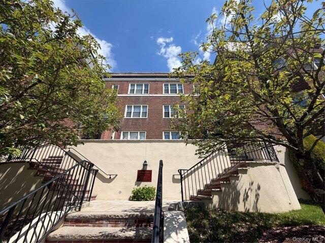 Chateaux Cir Apt C, Scarsdale, Property For Sale