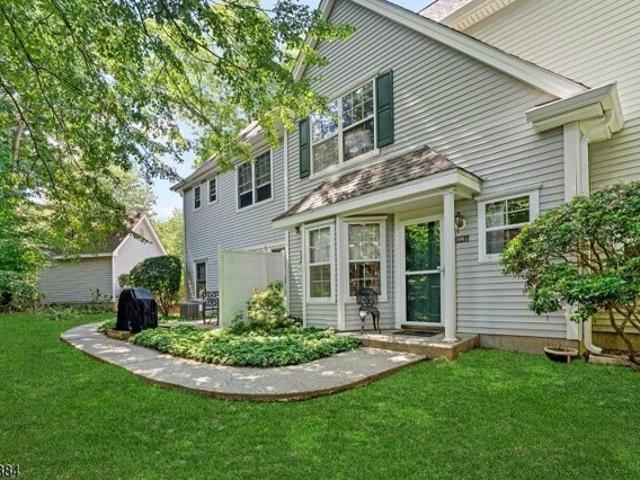 Chatfield Dr, Pequannock Township, Condo For Sale