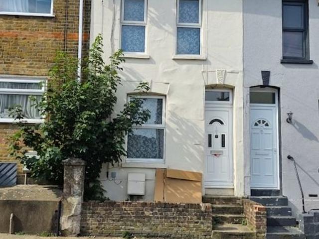 Chatham ME4, 3 bed terraced house to rent, £1,350 pcm | PrimeLocation