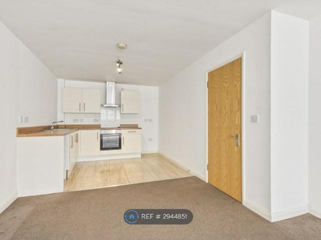 Chatham, Chatham ME4, 1 bed flat to rent, £925 pcm | PrimeLocation