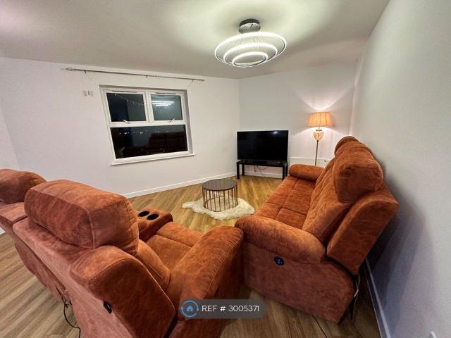Chatham, Chatham ME4, 2 bed flat to rent, £1,450 pcm | PrimeLocation