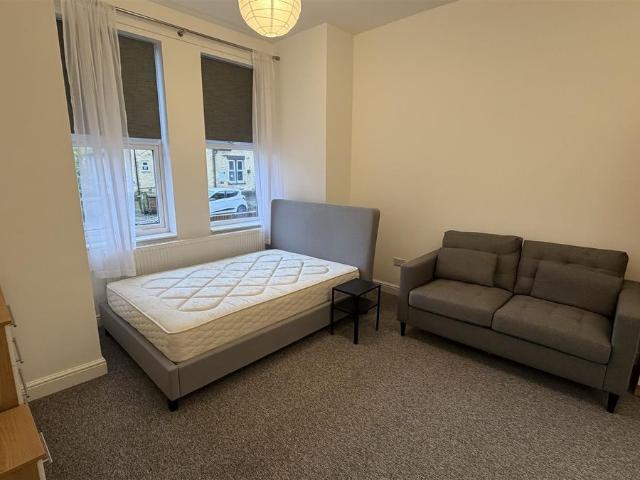 Chatham Grove, West Didsbury M20, Studio to rent, £950 pcm | PrimeLocation