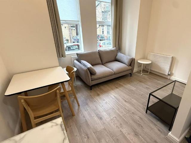 Chatham Grove, West Didsbury, Manchester. M20, 1 bed flat to rent, £1,150 pcm | PrimeLocation